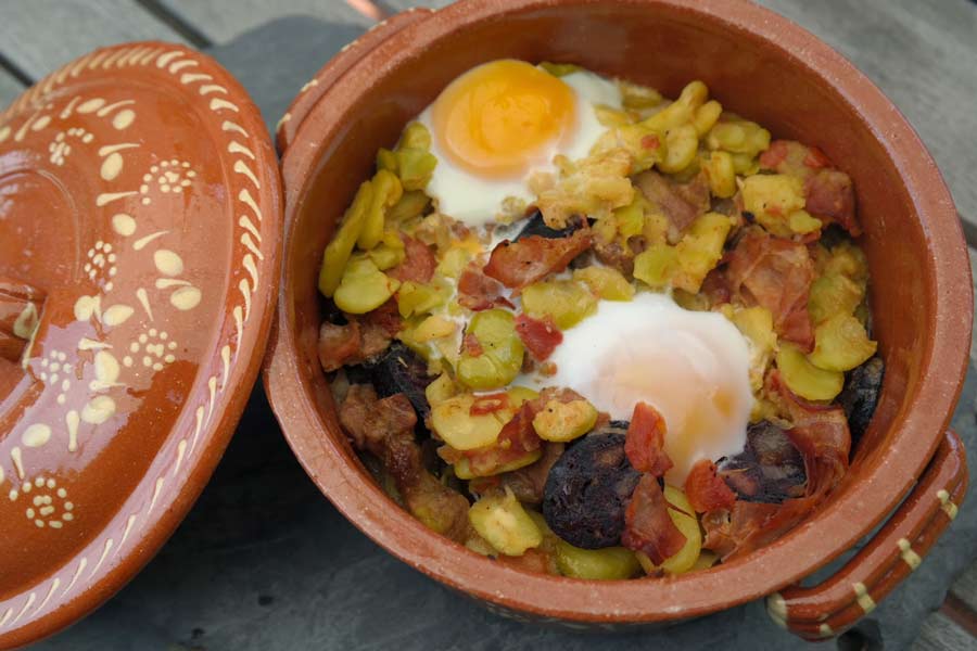 Receita Fácil De Favas à Portuguesa Com Ovos Escalfados